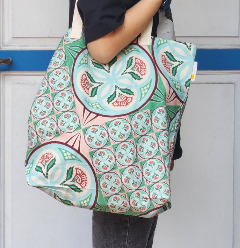 Circle Flower Tile Printed Tote Bag – Cat Socrates Online